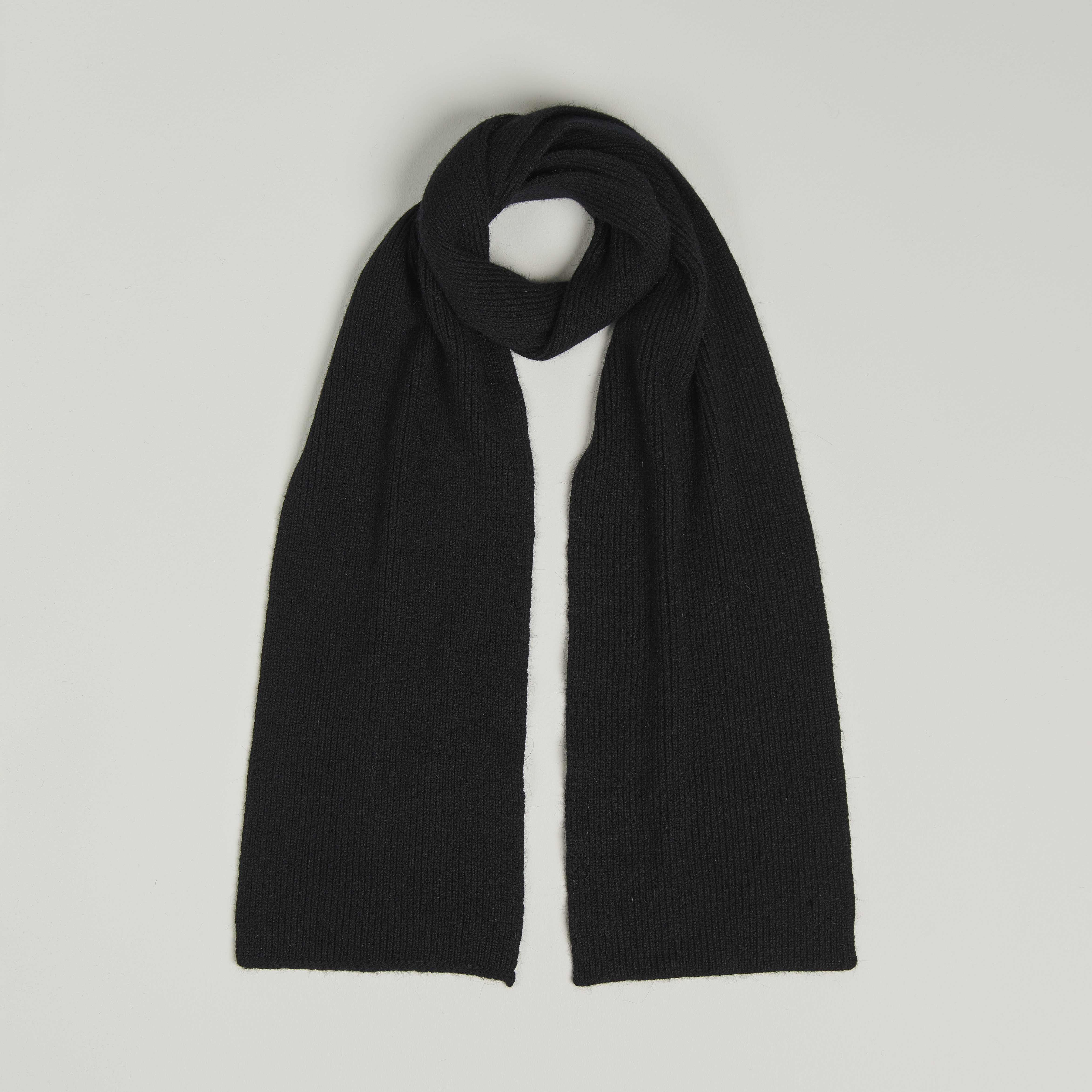 Le Bonnet Lambswool/Caregora Scarf Onyx at CareOfCarl.com