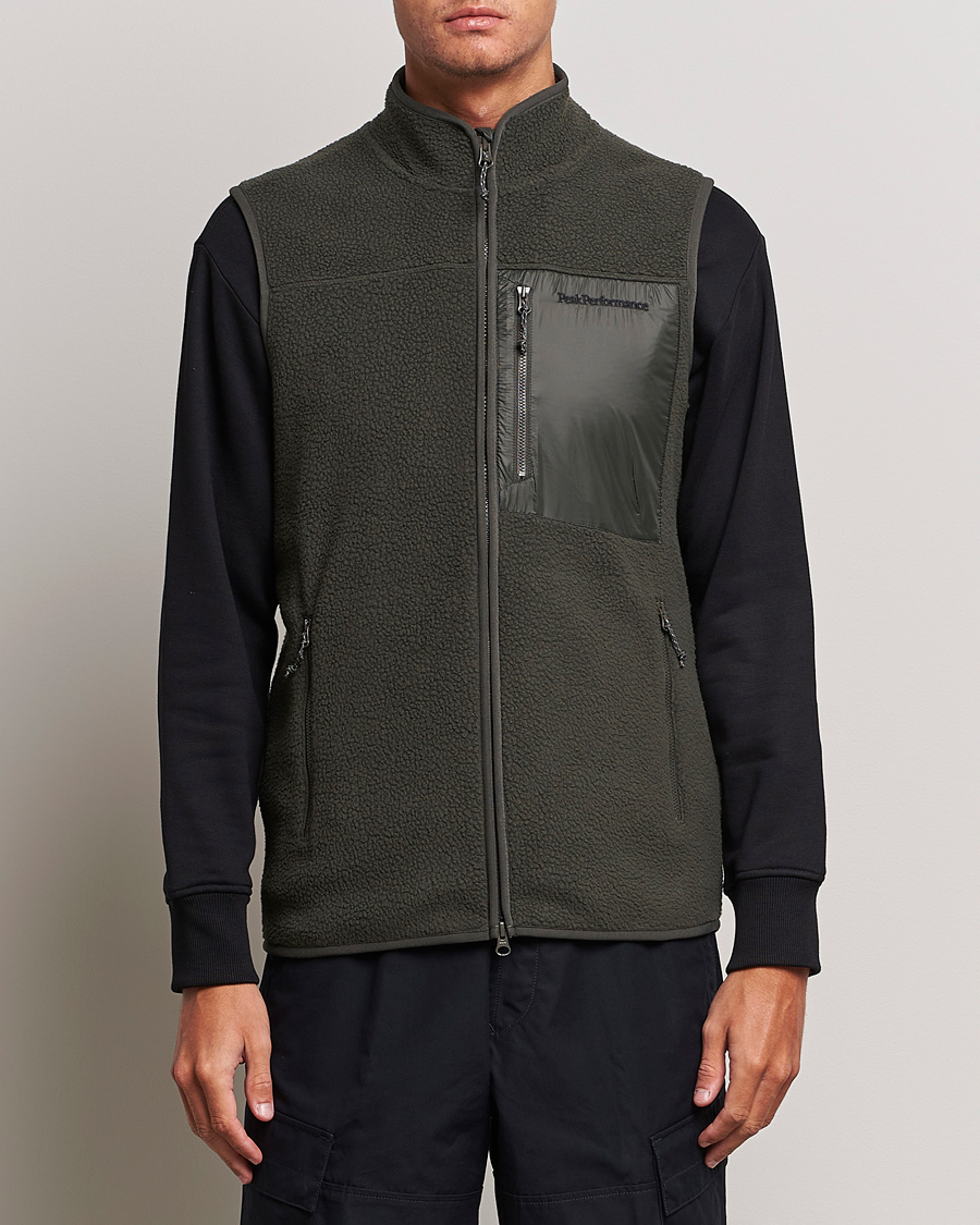 Oscar Jacobson Lucas Fairisle Wool/Cashmere Vest Red at CareOfCarl.com