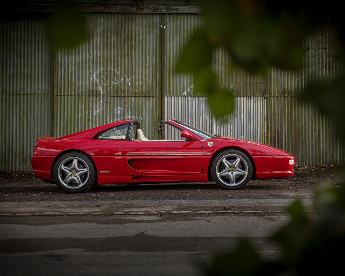 Cars on the white screen: Ferrari F355 GTS in GoldenEye | Careofcarl.com